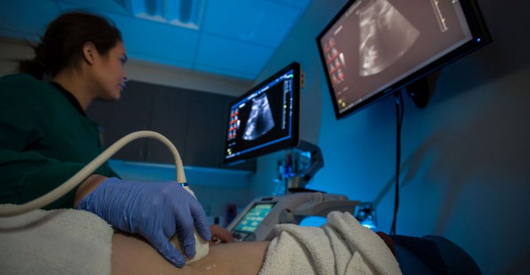 تصویربرداری سونوگرافی ؛ انواع، کاربرد و شرایط - درمانکده